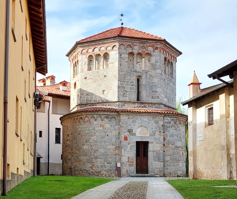 AGRATE CONTURBIA (NO). Battistero romanico di S. Giovanni | Piemonte Go