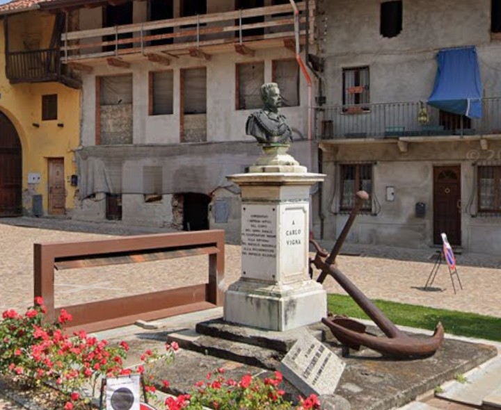 SAN GIORGIO CANAVESE (TO). Monumento ai Caduti del mare e a Carlo Vigna ...