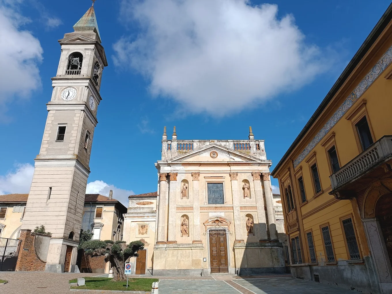 CASALVOLONE (No). Chiesa di San Pietro Apostolo. | Piemonte Go